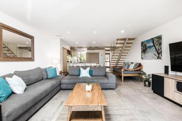 11 James Cook Apartments - W. Pool & Beach Access - Byron Bay