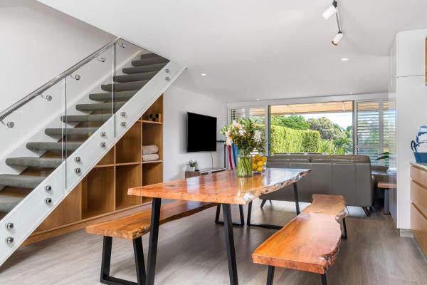 4 James Cook Apartments - Renovated Beachside Pad - Byron Bay