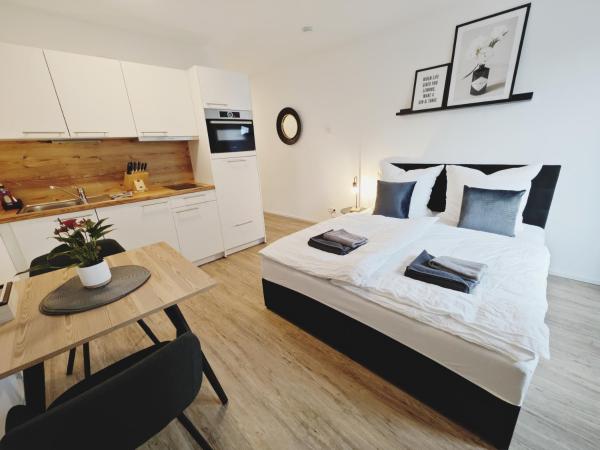 Ticasa Black-zentral-outlet-aufzug-stylisch-unique - Metzingen