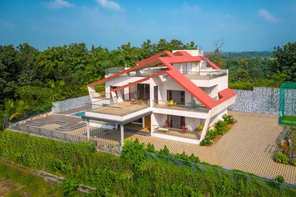 Stayvista's Amorist Villa - Amidst Greenery With Terrace, Kids Zone, Snooker Table, Turf - Matheran