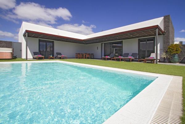 Luxury Los Mojones Villa Short Walk To Old Town Private Heated Pool - Puerto del Carmen