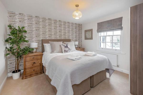 Fantastic 3-bed House With Parking - Cotswolds