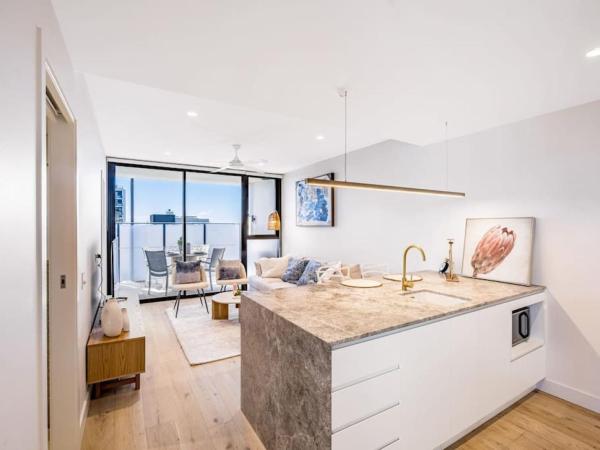Conveniently Located 2br Apt With Rooftop Pool At Milt - Oxley