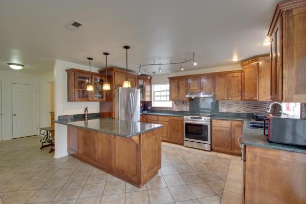 Crescent City Home With Hot Tub Half-block To Beach - Crescent City, CA