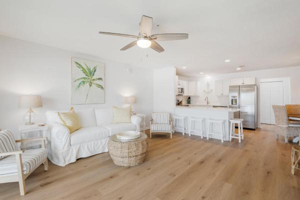 Sand Buckets Unit C, Ocean View Beach Townhouse - Mexico Beach, FL