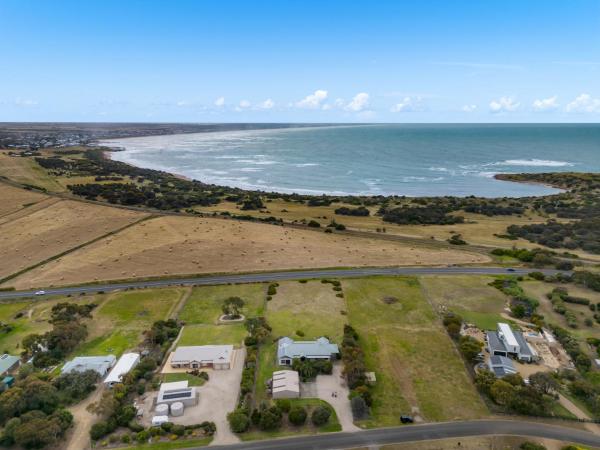 Sea Breeze - Spacious Home With Lovely Ocean Views - Middleton