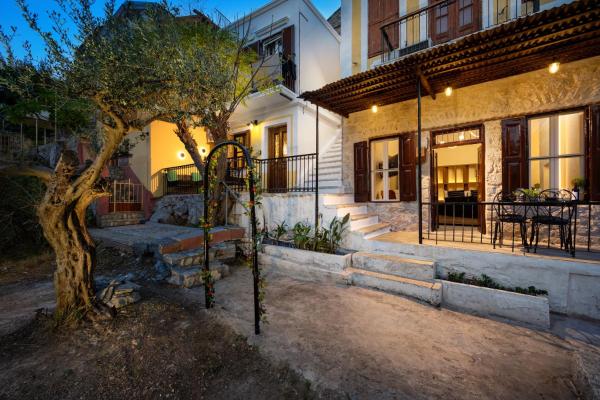Townhall Apartment - Symi