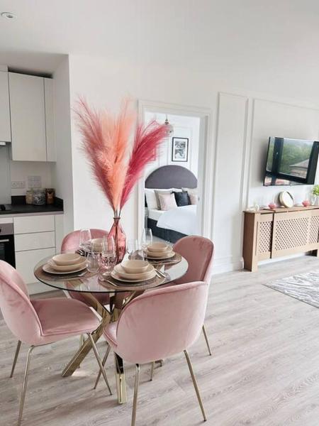 Central Derby Urban 2 Bedroom Flat - An Oasis Of Elegance! Free Parking And Wifi Suitable For Families And Professionals - Derby