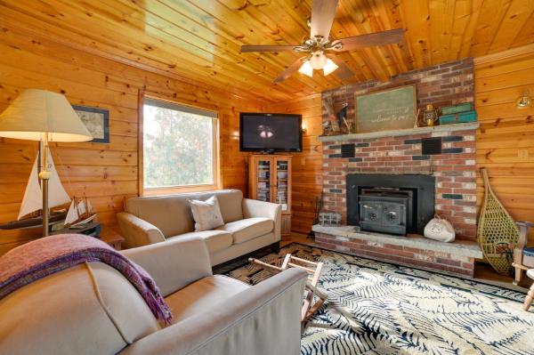 Riverfront Cheboygan Cabin With Kayaks And Dock! - Cheboygan, MI