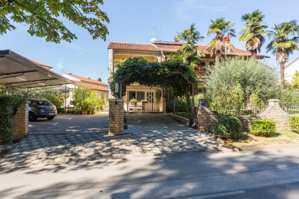 Apartments With Parking Space Porec - 2216 - Poreč