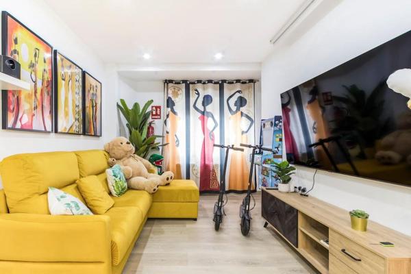 Lujo Parking, Proyector, Maquinita Y Patinetes - Oviedo
