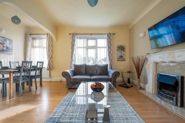 Spacious Apartment - Parking - Sleeps 5 - Lincolnshire