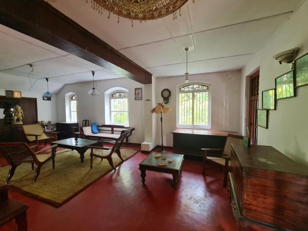 Hill Side Kings Villa (Colonial Bungalow) - Hikkaduwa