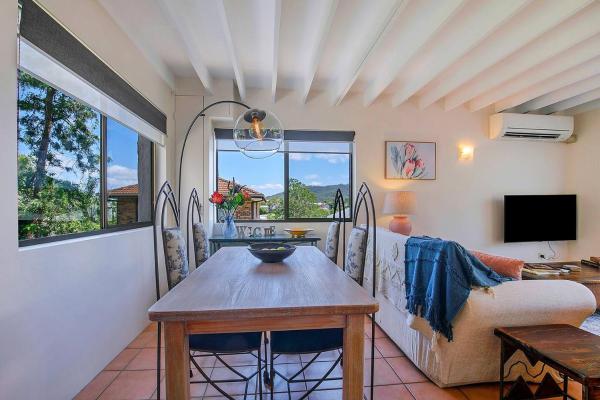 Tropical Dreaming In The Heart Of Indooroopilly - Oxley