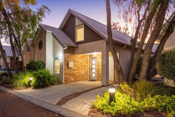 Escape To 67 At Cape View - Broadwater