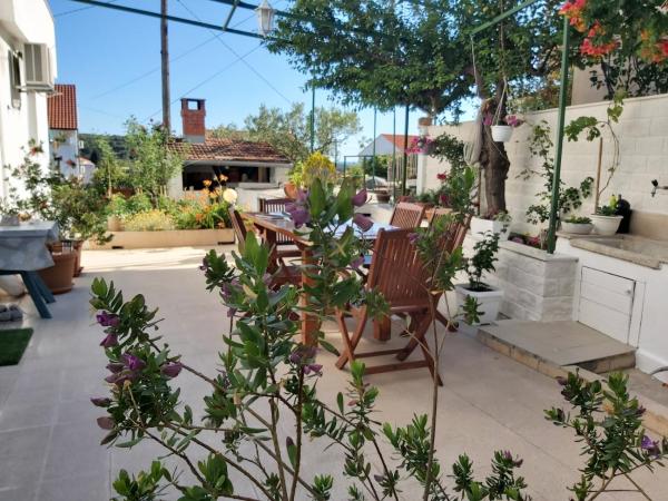 Studio Apartment In Hvar Town With Terrace, Air Conditioning, Wi-fi, Dishwasher (4858-3) - Hvar