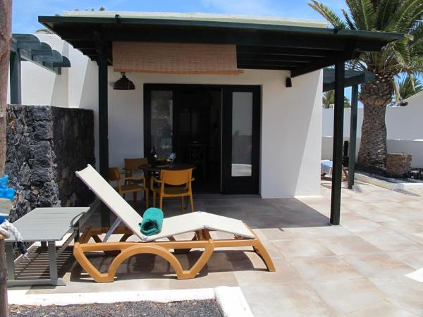 Bungalow Goa Pool View, Playa Roca Residence Sea Front Access - Free Ac - Wifi - Costa Teguise