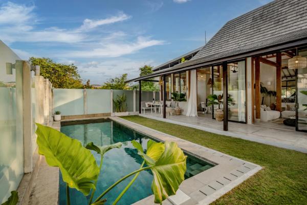 Villa The Limasan At The Beach By Balisuperhost - Canggu