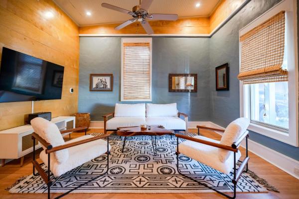 Downtown Fairhope Studio - Fairhope, AL