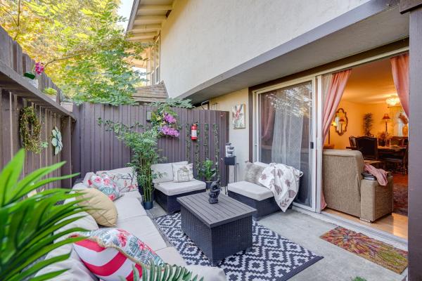 Lovely Concord Townhome Retreat With Community Pool! - Pittsburg, CA