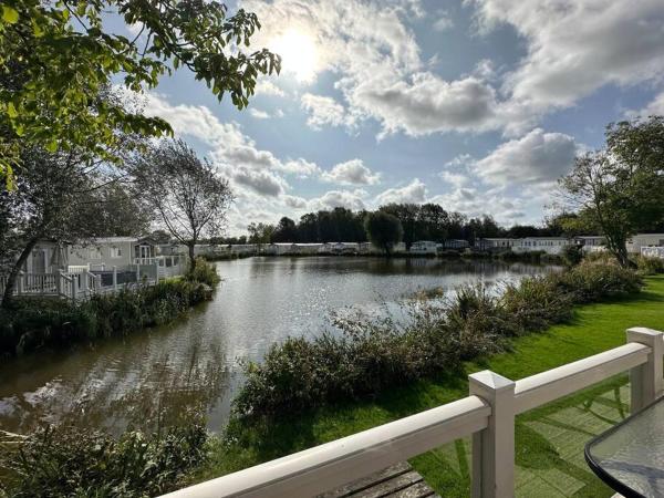 Waters Edge, Hoburne Cotswolds - South Cerney