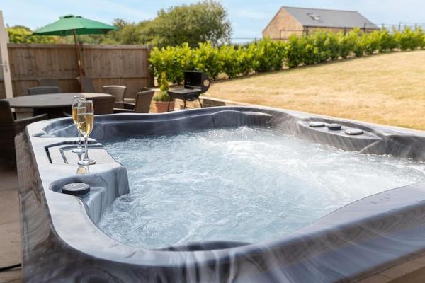Mowerina - Dog-friendly Barn Conversion With A Hot Tub - Sherwood Forest