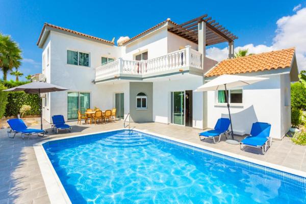 Villa Zenon: Large Private Pool, Walk To Beach, Sea Views, A/c, Wifi - Пейя