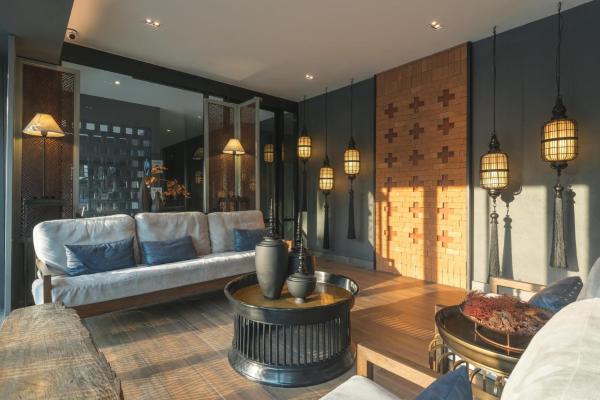 L Nimman -