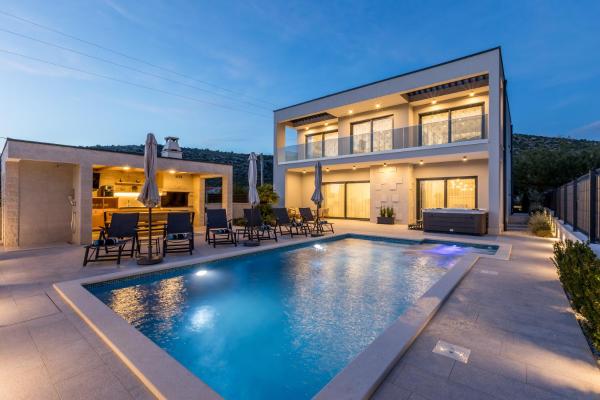 Luxury Villa Diana With Heated Pool And Jacuzzi - Seget Vranjica