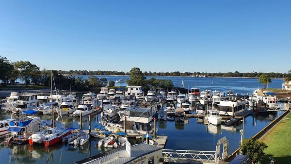 Modern Unit On The Marina - Caboolture
