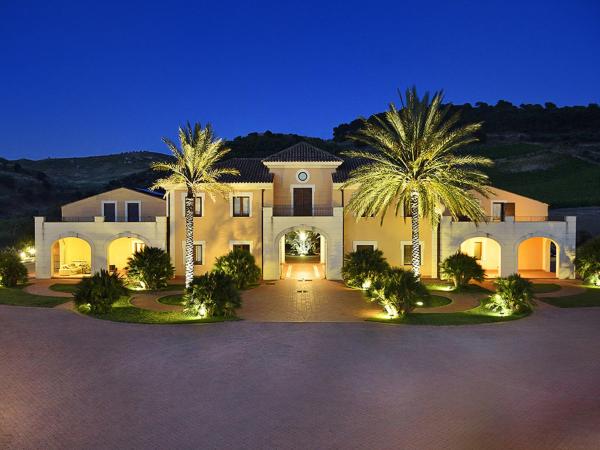 Baglio Caruana Cantina & Relais - Sicily