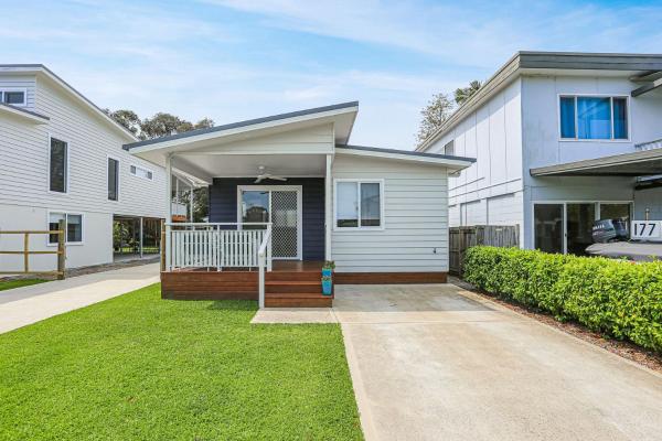 Tea Gardens Cosy Cottage - Hawks Nest