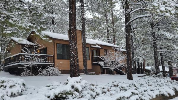 Kathys Cabin, King Bed, Hot Tub, Near-nau & Downtown Attractions, Perfect Year-round Mountain Getaway - Flagstaff