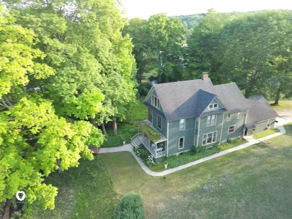 The Flat A Wanderlust Abodes Property - Torch Lake, MI