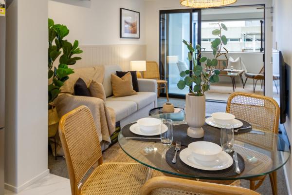 In The Heart Of It All: 2 Bed Cbd Townhouse - Christchurch