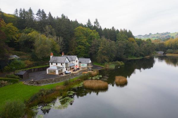 Lake House - Brecon