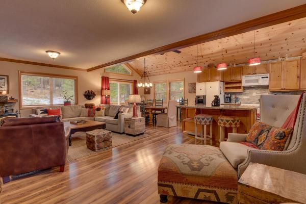 Bear's Lair By Tahoe Getaways - 3 Br In Tahoe Donner With Hot Tub & Bonus Room! - Truckee, CA