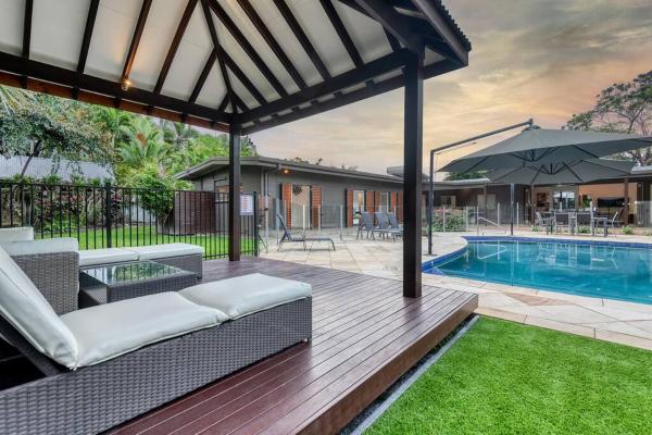 The Last Resort: A Two Pool Luxury Villa - Cairns