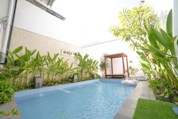 Spacious Family-friendly Villa With Swimming Pool - Yogyakarta