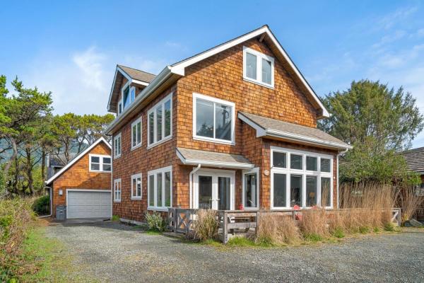 The Cachalot Mca#4046 - Manzanita, OR