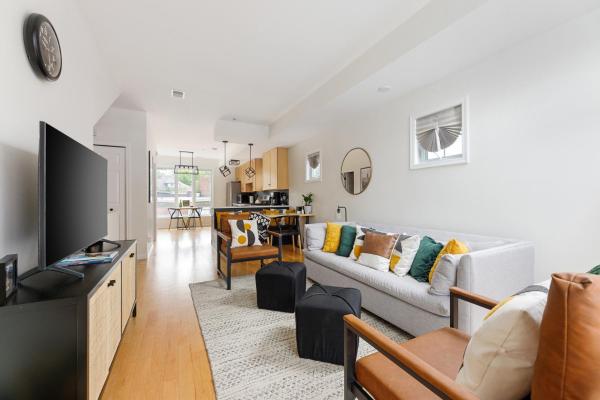 Midtown Modern - Urban Condo Walkable To Bars And Beach - Traverse City, MI