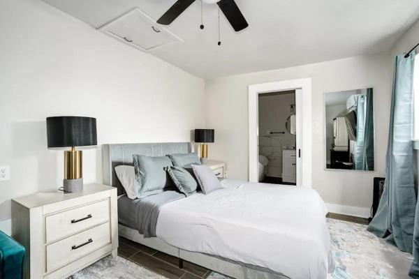 Guest Suite & Bathtub In The Village - Oklahoma