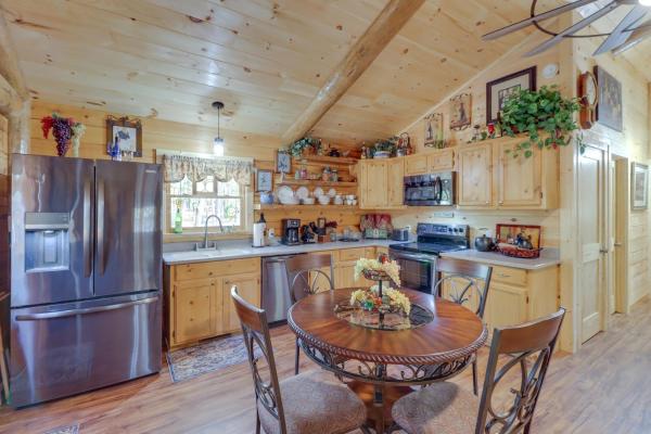 Tumbling Shoals Cabin Near Greers Ferry Lake! - Heber Springs, AR