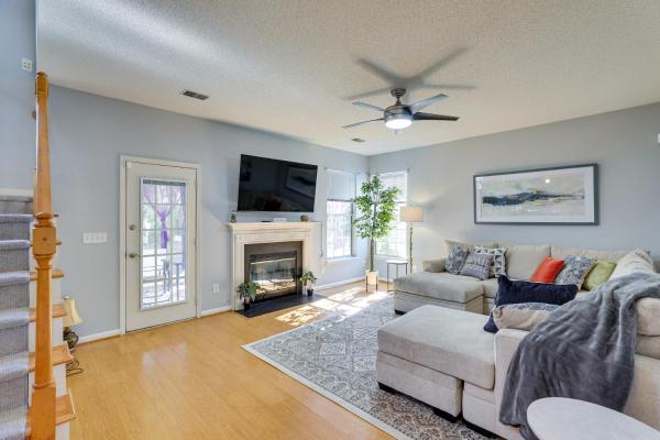 North Charleston Home Near Shopping And Dining! - Goose Creek, SC
