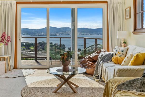 Panorama Magic - A Sandy Bay Family Escape - Hobart