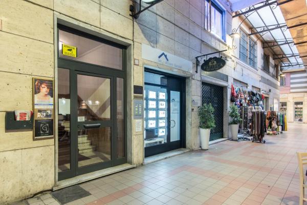 Im International 1 - Galleria Raggio 3/9 - Rapallo