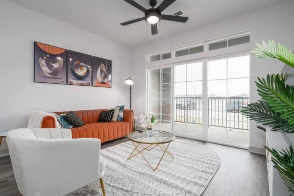 Luxurious One Bedroom Whitestown - Zionsville, IN