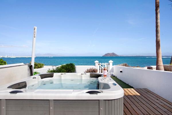 Luxury Oceanfront Villa - Corralejo