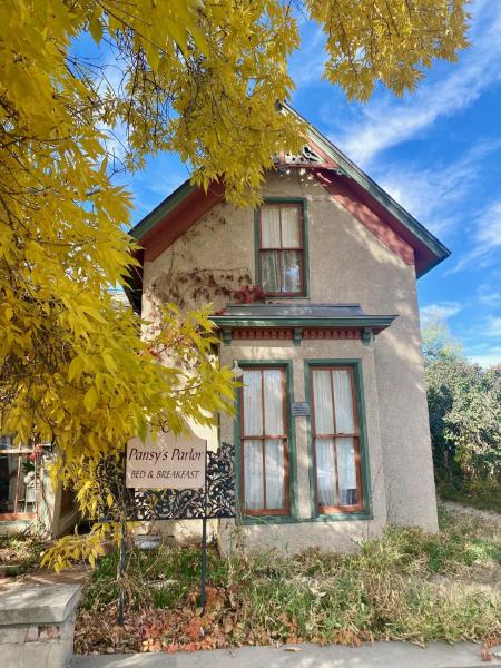 Pansy’s Parlor Bed & Breakfast - Morrison, CO