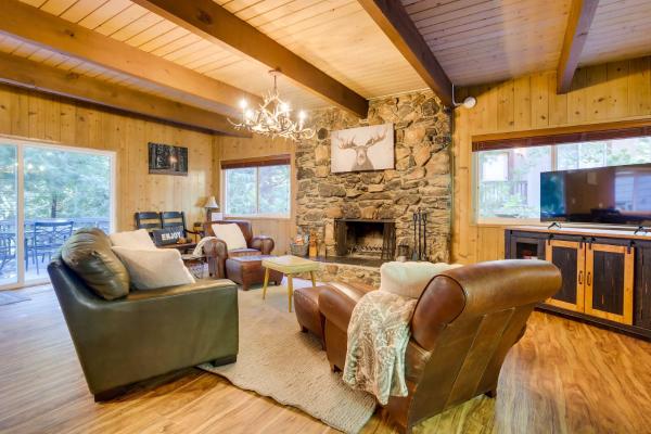 Steps To Lake Arrowhead Cabin With Bbq! - Lake Arrowhead, CA